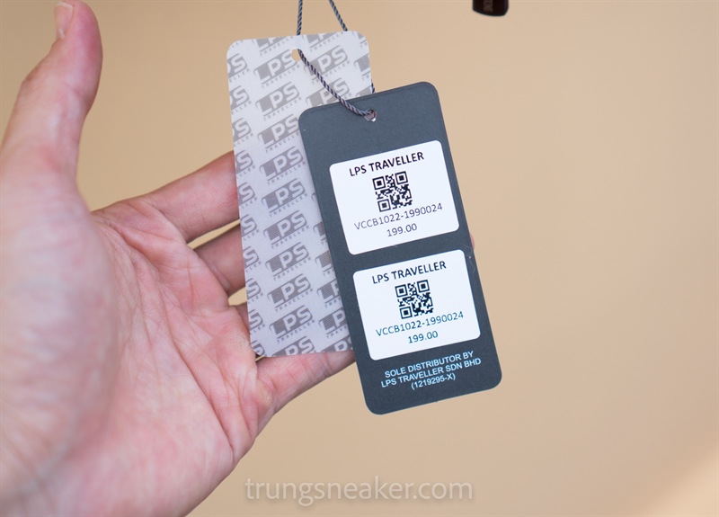 Túi đeo chéo Valentino Black K90