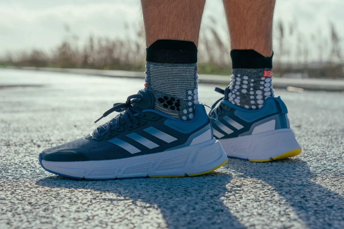 Giày Adidas Questar
