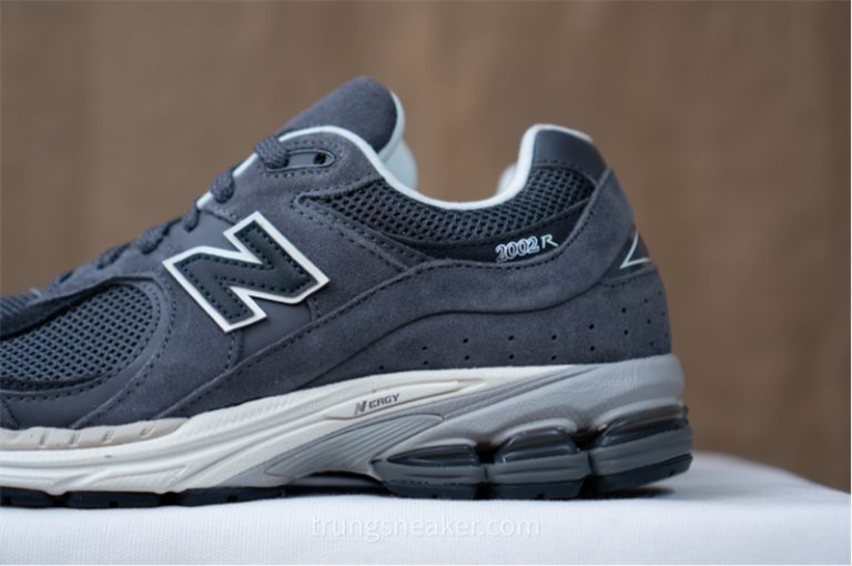 Giày New Balance 2002R Monochromatic Suede Pack M2002RFL